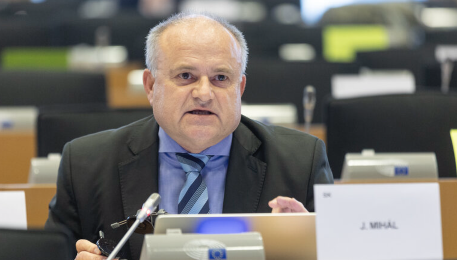 Komentár Jozefa Mihála: Sporitelia v druhom pilieri, držte sa!