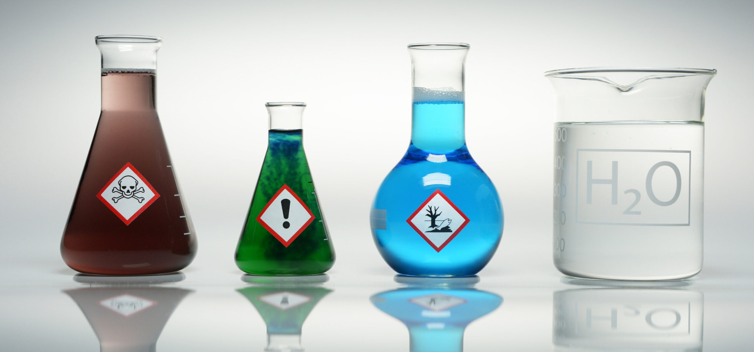 Komisia stanovuje zásady obmedzujúce používanie najškodlivejších chemikálií